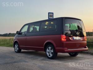 Melns Volkswagen Caravelle 2018 Rīga, ar dzinēja tilpumu 2.00 L un nobraukumu 283 tūkst. km par 20200 €, foto 3 vietnē AUTOMOTO.COM.LV