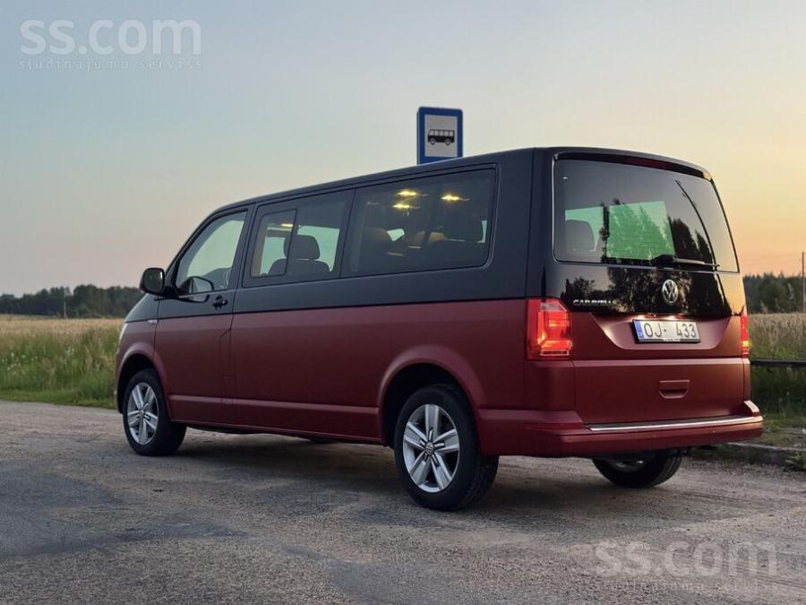 Melns Volkswagen Caravelle 2018 Rīga, ar dzinēja tilpumu 2.00 L un nobraukumu 283 tūkst. km par 20200 €, foto 3 vietnē AUTOMOTO.COM.LV