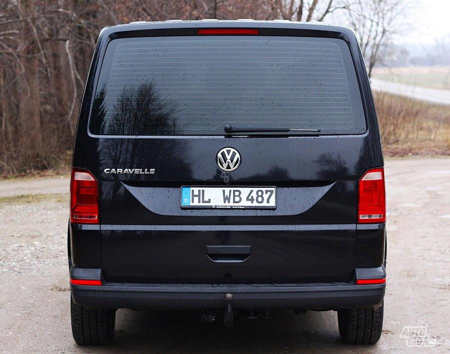 Melns Volkswagen Caravelle 2019 Petrikaičiai, ar dzinēja tilpumu 2.00 L un nobraukumu 67 tūkst. km par 24499 €, foto 10 vietnē AUTOMOTO.COM.LV