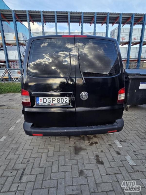 Black Volkswagen Caravelle 2007 in Siauliai, with an engine capacity of 2.50 L and mileage of 400 thousand km for 2990 €, photo 3 on AUTOMOTO.COM.LV