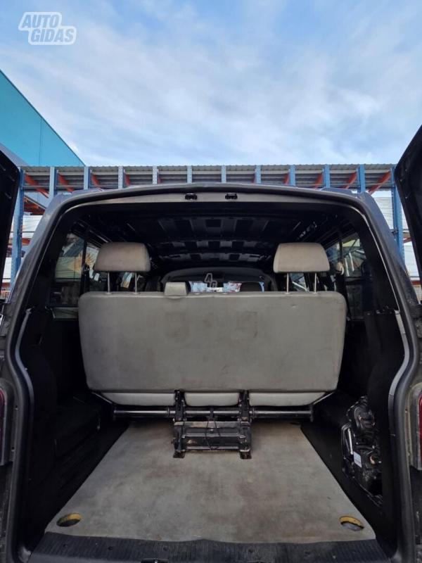 Black Volkswagen Caravelle 2007 in Siauliai, with an engine capacity of 2.50 L and mileage of 400 thousand km for 2990 €, photo 7 on AUTOMOTO.COM.LV