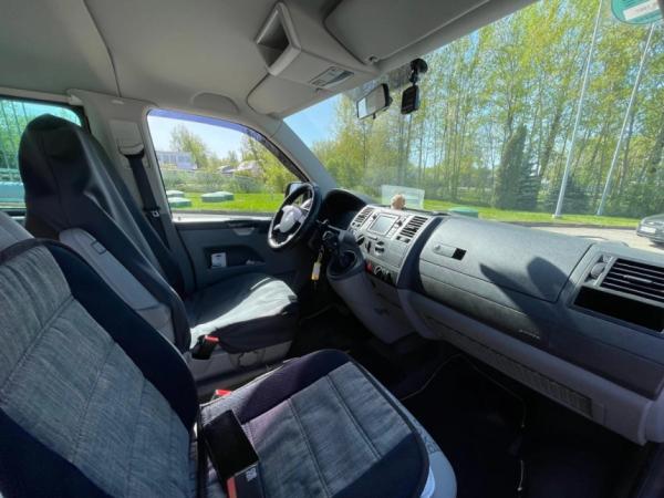Black Volkswagen Caravelle 2007 in Riga, with an engine capacity of 2.50 L and mileage of 0 thousand km for 9100 €, photo 8 on AUTOMOTO.COM.LV