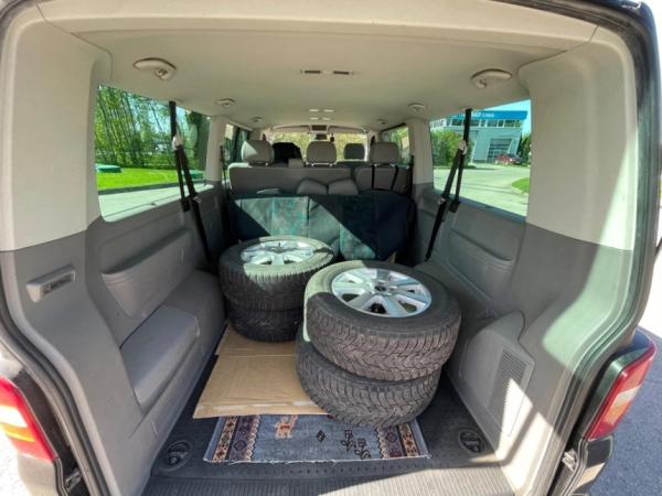 Black Volkswagen Caravelle 2007 in Riga, with an engine capacity of 2.50 L and mileage of 0 thousand km for 9100 €, photo 10 on AUTOMOTO.COM.LV