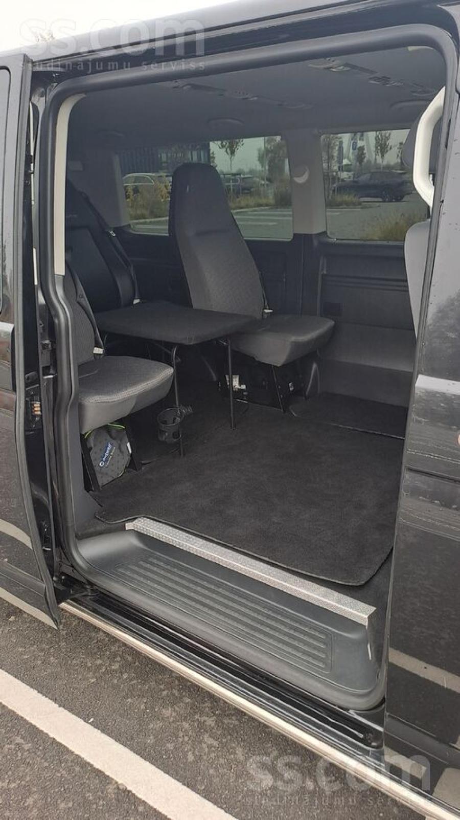 Melns Volkswagen Caravelle 2009 Rīga, ar dzinēja tilpumu 2.50 L un nobraukumu 161 tūkst. km par 12700 €, foto 14 vietnē AUTOMOTO.COM.LV