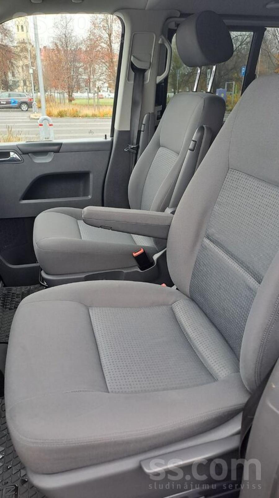 Melns Volkswagen Caravelle 2009 Rīga, ar dzinēja tilpumu 2.50 L un nobraukumu 161 tūkst. km par 12700 €, foto 16 vietnē AUTOMOTO.COM.LV