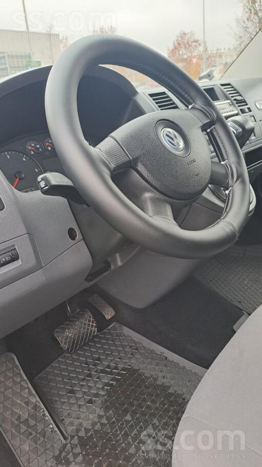 Melns Volkswagen Caravelle 2009 Rīga, ar dzinēja tilpumu 2.50 L un nobraukumu 161 tūkst. km par 12700 €, foto 17 vietnē AUTOMOTO.COM.LV