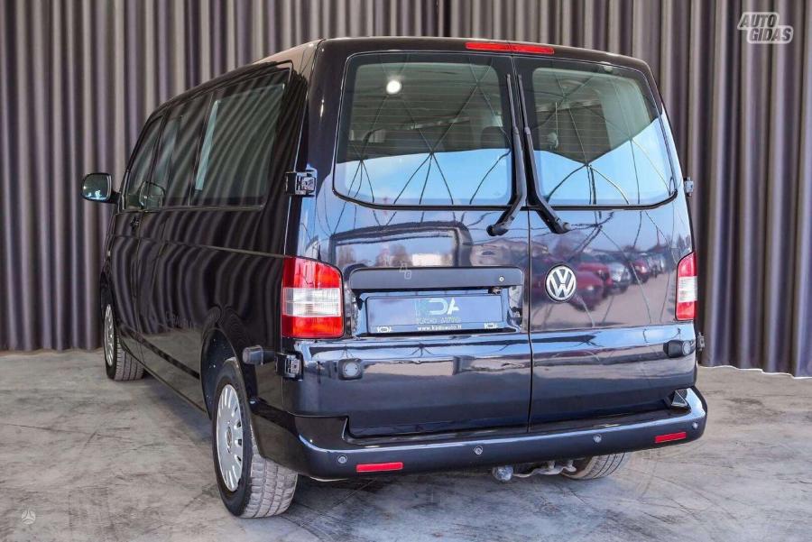 Black Volkswagen Caravelle 2010 in Marijampole, with an engine capacity of 2.00 L and mileage of 199 thousand km for 12950 €, photo 7 on AUTOMOTO.COM.LV