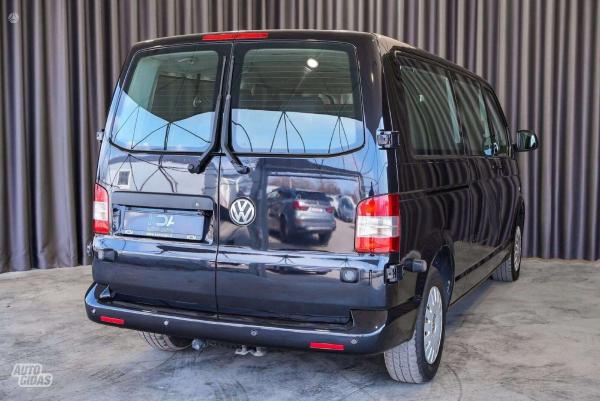 Melns Volkswagen Caravelle 2010 Marijampole, ar dzinēja tilpumu 2.00 L un nobraukumu 199 tūkst. km par 12950 €, foto 9 vietnē AUTOMOTO.COM.LV