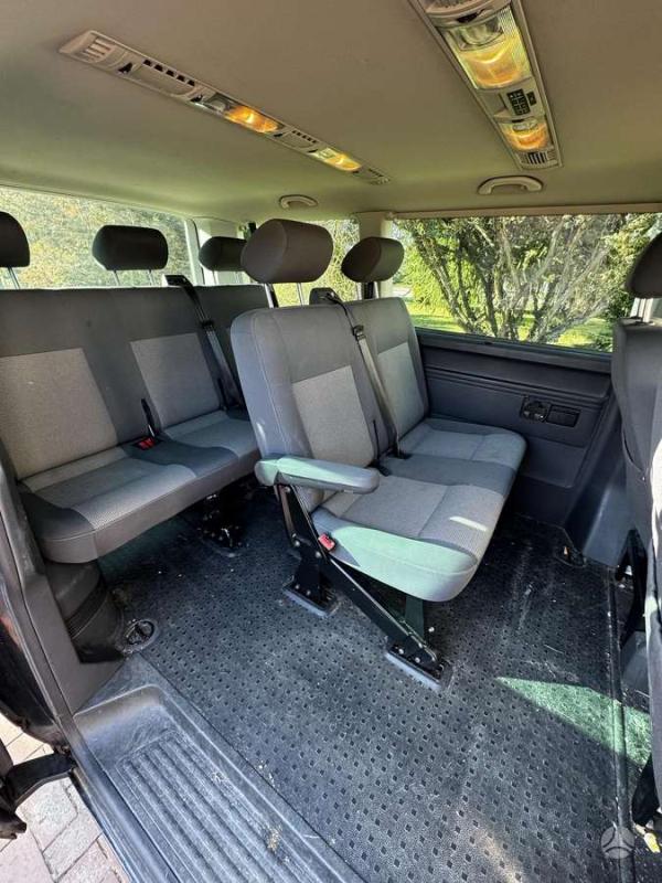 Melns Volkswagen Caravelle 2010 Panevēža, ar dzinēja tilpumu 1.97 L un nobraukumu 270 tūkst. km par 8600 €, foto 10 vietnē AUTOMOTO.COM.LV