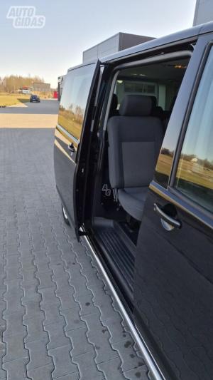Melns Volkswagen Caravelle 2012 Šauļi, ar dzinēja tilpumu 2.00 L un nobraukumu 266 tūkst. km par 12900 €, foto 6 vietnē AUTOMOTO.COM.LV