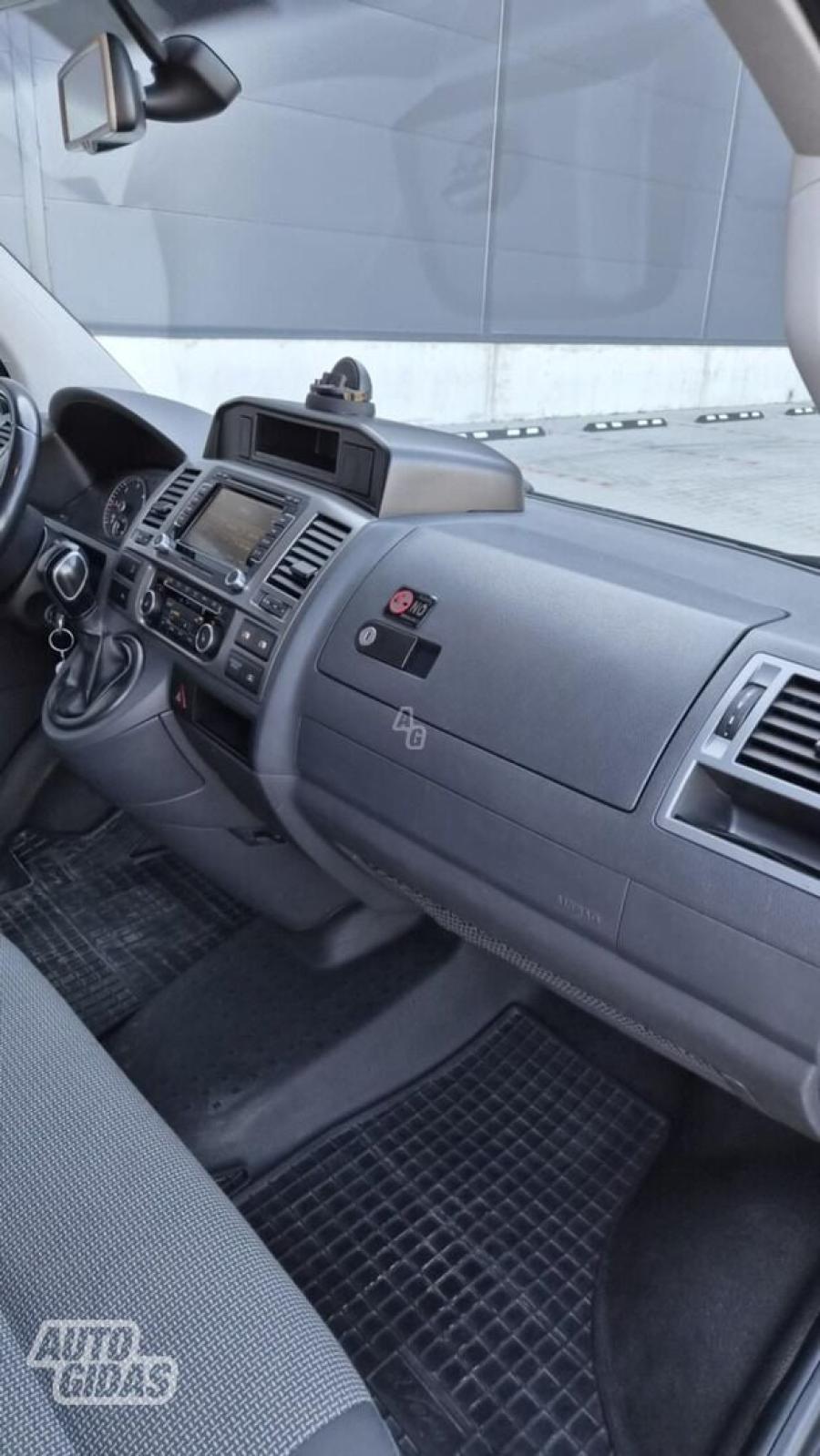 Melns Volkswagen Caravelle 2012 Šauļi, ar dzinēja tilpumu 2.00 L un nobraukumu 266 tūkst. km par 12900 €, foto 7 vietnē AUTOMOTO.COM.LV