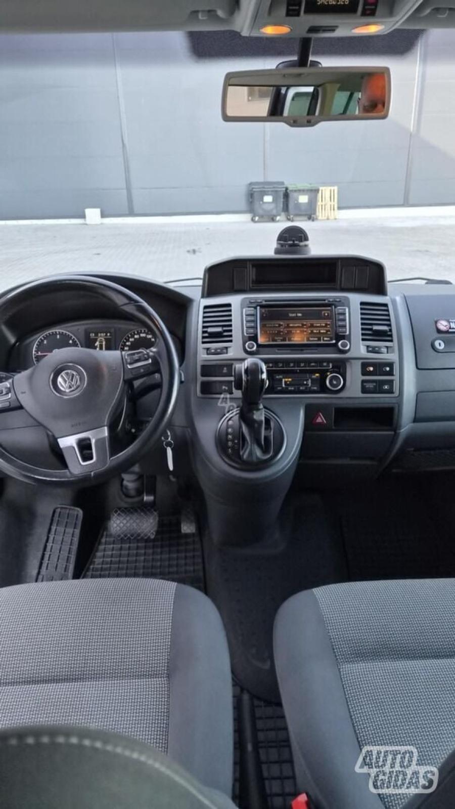 Melns Volkswagen Caravelle 2012 Šauļi, ar dzinēja tilpumu 2.00 L un nobraukumu 266 tūkst. km par 12900 €, foto 9 vietnē AUTOMOTO.COM.LV