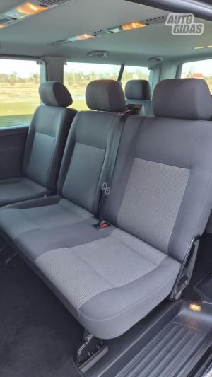 Melns Volkswagen Caravelle 2012 Šauļi, ar dzinēja tilpumu 2.00 L un nobraukumu 266 tūkst. km par 12900 €, foto 10 vietnē AUTOMOTO.COM.LV
