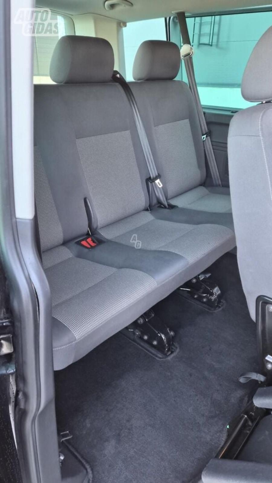 Melns Volkswagen Caravelle 2012 Šauļi, ar dzinēja tilpumu 2.00 L un nobraukumu 266 tūkst. km par 12900 €, foto 11 vietnē AUTOMOTO.COM.LV