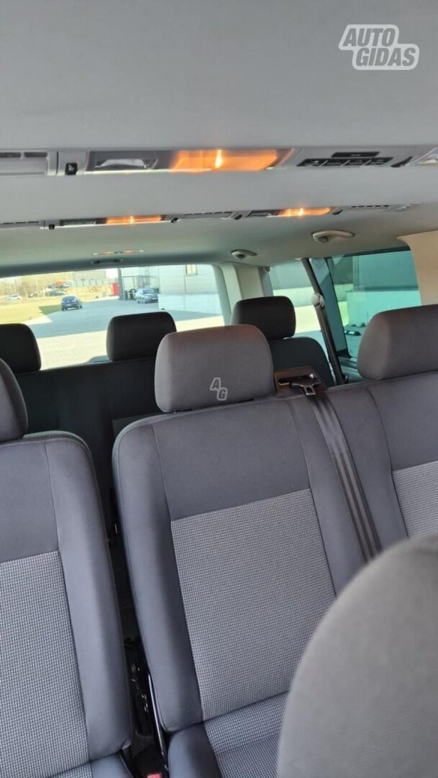Melns Volkswagen Caravelle 2012 Šauļi, ar dzinēja tilpumu 2.00 L un nobraukumu 266 tūkst. km par 12900 €, foto 12 vietnē AUTOMOTO.COM.LV