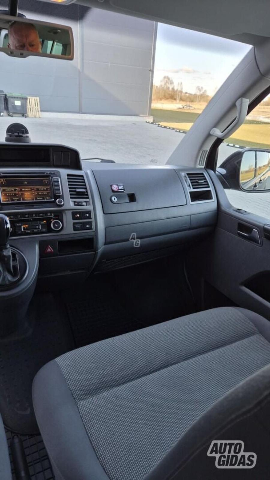 Melns Volkswagen Caravelle 2012 Šauļi, ar dzinēja tilpumu 2.00 L un nobraukumu 266 tūkst. km par 12900 €, foto 14 vietnē AUTOMOTO.COM.LV