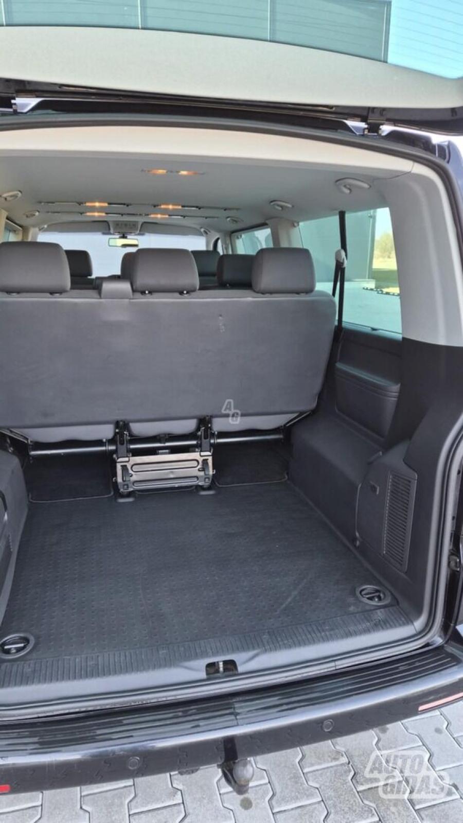 Melns Volkswagen Caravelle 2012 Šauļi, ar dzinēja tilpumu 2.00 L un nobraukumu 266 tūkst. km par 12900 €, foto 17 vietnē AUTOMOTO.COM.LV