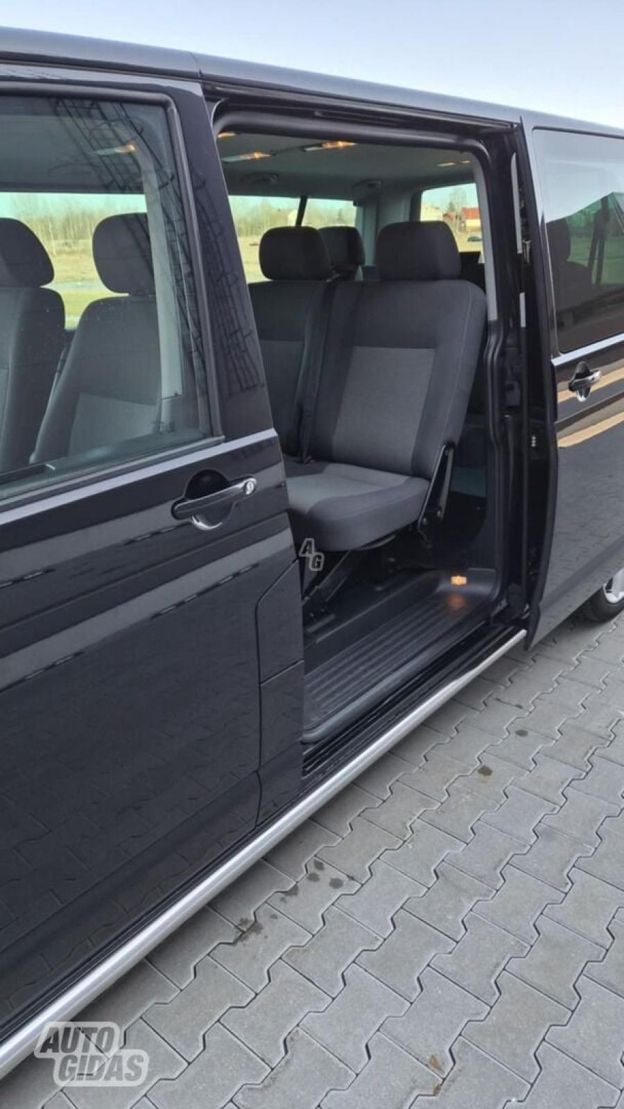 Melns Volkswagen Caravelle 2012 Šauļi, ar dzinēja tilpumu 2.00 L un nobraukumu 266 tūkst. km par 12900 €, foto 18 vietnē AUTOMOTO.COM.LV