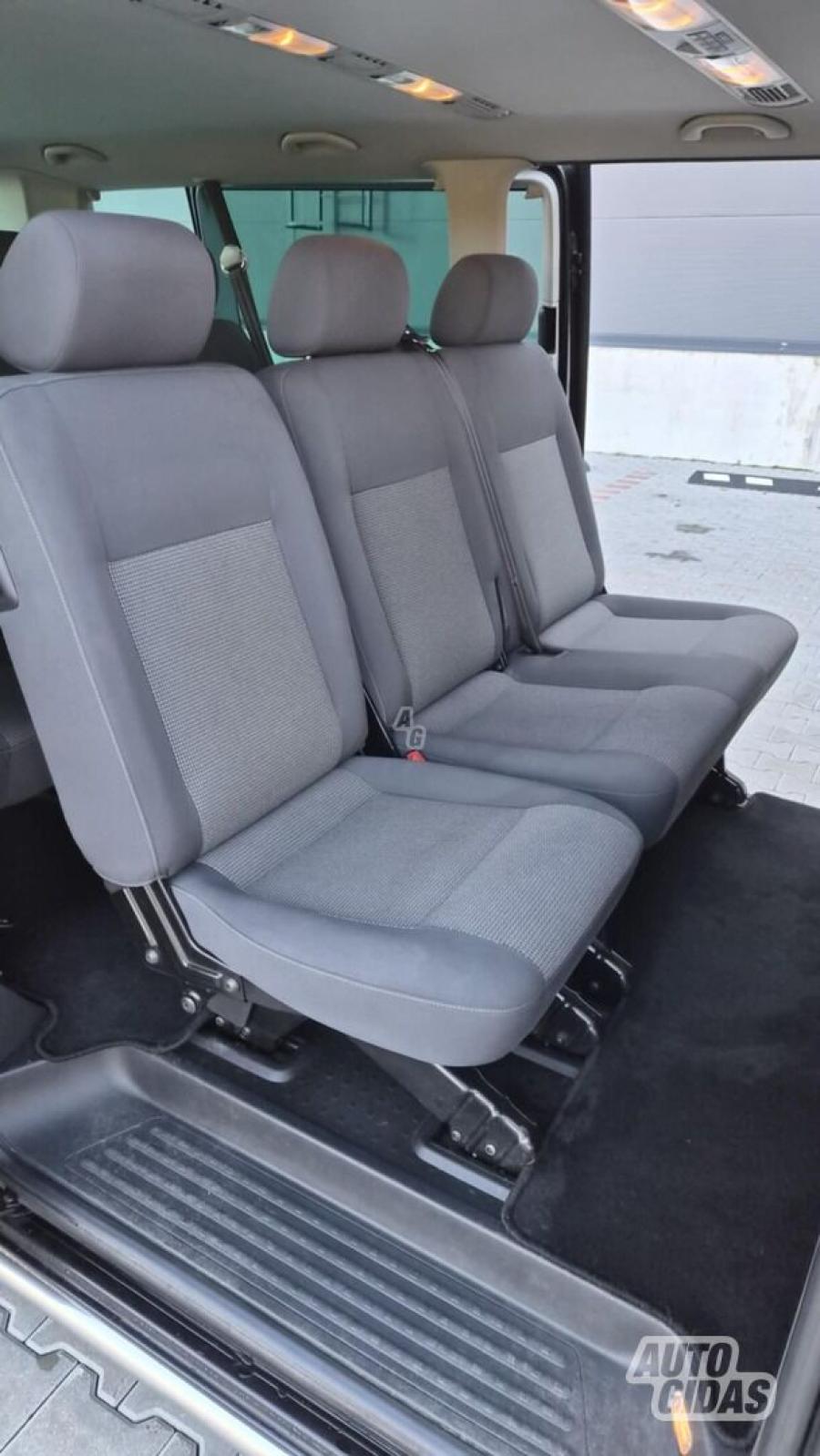 Melns Volkswagen Caravelle 2012 Šauļi, ar dzinēja tilpumu 2.00 L un nobraukumu 266 tūkst. km par 12900 €, foto 20 vietnē AUTOMOTO.COM.LV
