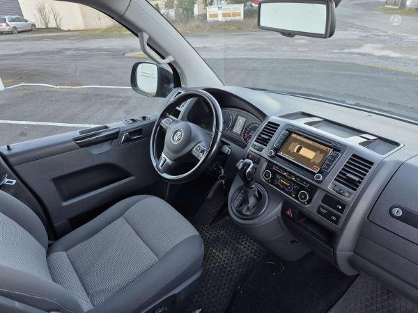 Melns Volkswagen Caravelle 2013 Tauragė, ar dzinēja tilpumu 2.00 L un nobraukumu 151 tūkst. km par 13200 €, foto 7 vietnē AUTOMOTO.COM.LV