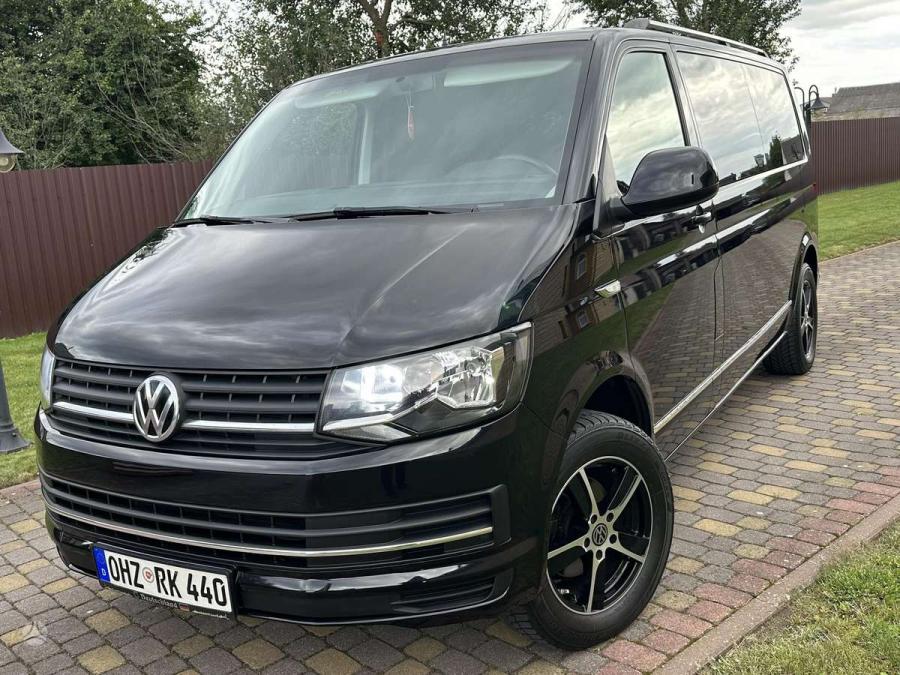 Black Volkswagen Caravelle 2020 in Vilnius, with an engine capacity of 1.97 L and mileage of 215 thousand km for 19350 €, photo 5 on AUTOMOTO.COM.LV