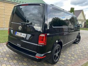 Black Volkswagen Caravelle 2020 in Vilnius, with an engine capacity of 1.97 L and mileage of 215 thousand km for 19350 €, photo 6 on AUTOMOTO.COM.LV