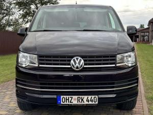 Black Volkswagen Caravelle 2020 in Vilnius, with an engine capacity of 1.97 L and mileage of 215 thousand km for 19350 €, photo 8 on AUTOMOTO.COM.LV