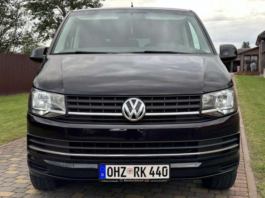 Black Volkswagen Caravelle 2020 in Vilnius, with an engine capacity of 1.97 L and mileage of 215 thousand km for 19350 €, photo 8 on AUTOMOTO.COM.LV