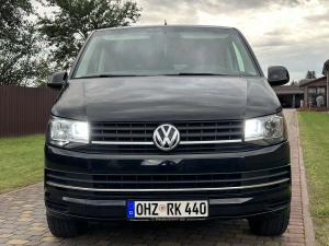Black Volkswagen Caravelle 2020 in Vilnius, with an engine capacity of 1.97 L and mileage of 215 thousand km for 19350 €, photo 9 on AUTOMOTO.COM.LV