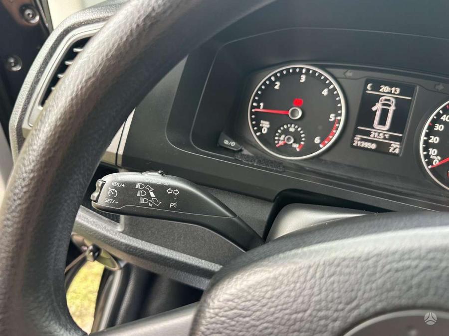 Black Volkswagen Caravelle 2020 in Vilnius, with an engine capacity of 1.97 L and mileage of 215 thousand km for 19350 €, photo 11 on AUTOMOTO.COM.LV