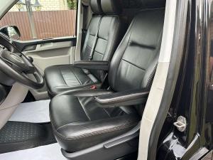 Black Volkswagen Caravelle 2020 in Vilnius, with an engine capacity of 1.97 L and mileage of 215 thousand km for 19350 €, photo 12 on AUTOMOTO.COM.LV