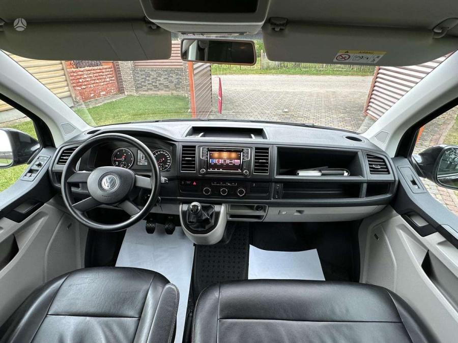 Black Volkswagen Caravelle 2020 in Vilnius, with an engine capacity of 1.97 L and mileage of 215 thousand km for 19350 €, photo 15 on AUTOMOTO.COM.LV