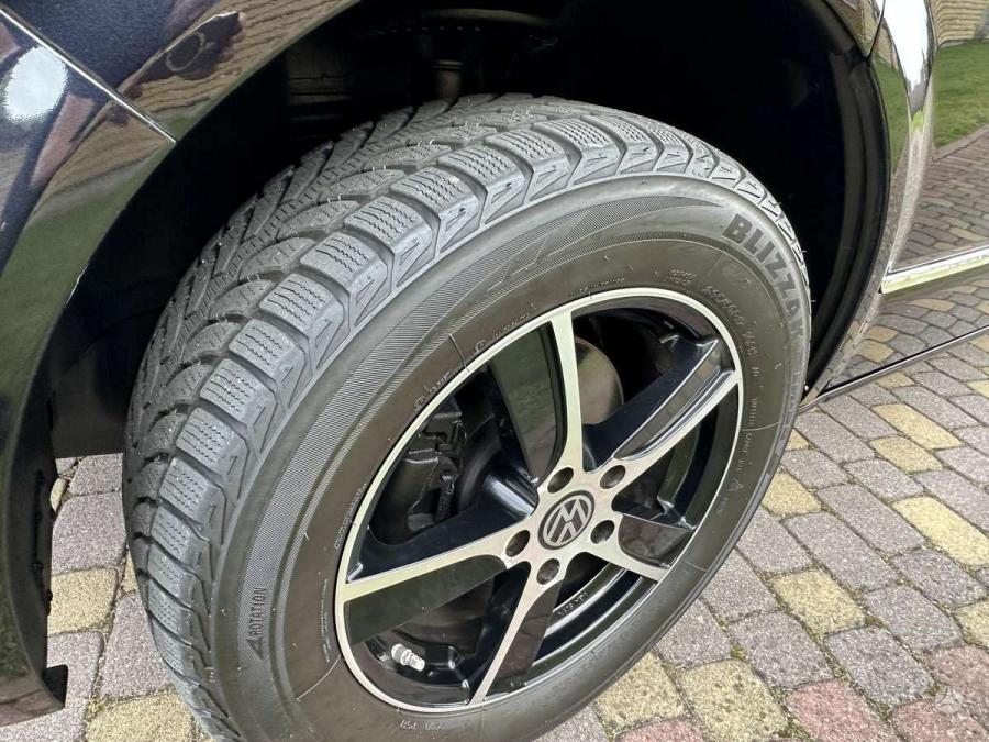 Black Volkswagen Caravelle 2020 in Vilnius, with an engine capacity of 1.97 L and mileage of 215 thousand km for 19350 €, photo 17 on AUTOMOTO.COM.LV