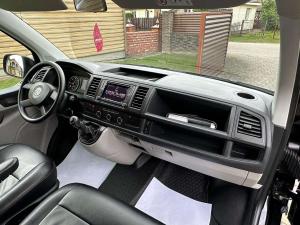 Black Volkswagen Caravelle 2020 in Vilnius, with an engine capacity of 1.97 L and mileage of 215 thousand km for 19350 €, photo 18 on AUTOMOTO.COM.LV