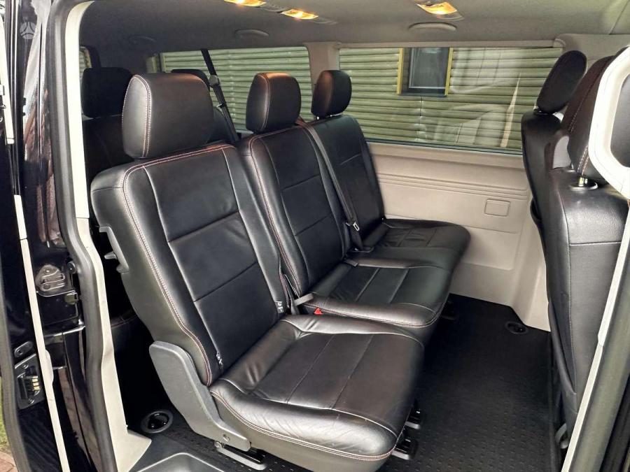 Black Volkswagen Caravelle 2020 in Vilnius, with an engine capacity of 1.97 L and mileage of 215 thousand km for 19350 €, photo 21 on AUTOMOTO.COM.LV