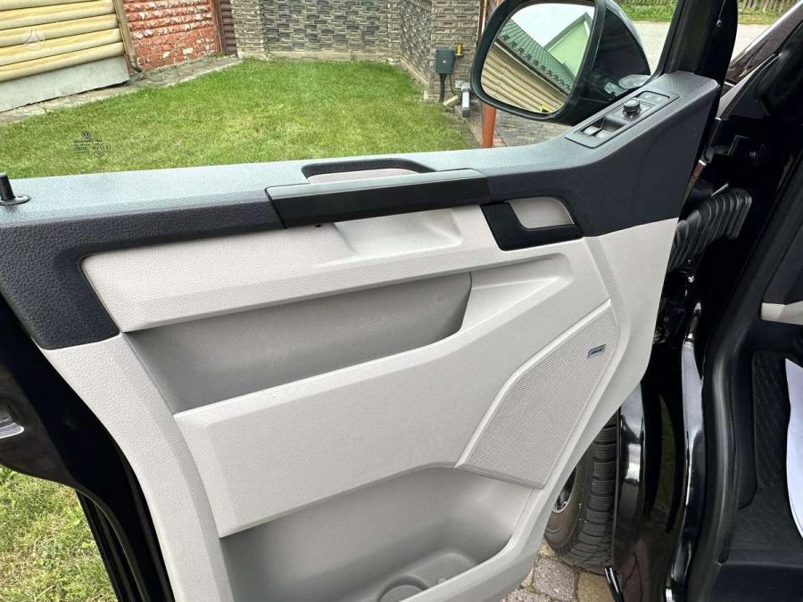 Black Volkswagen Caravelle 2020 in Vilnius, with an engine capacity of 1.97 L and mileage of 215 thousand km for 19350 €, photo 24 on AUTOMOTO.COM.LV