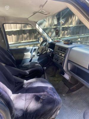 Blue Volkswagen Caravelle 1996 in Vilnius, with an engine capacity of 2.50 L and mileage of 390 thousand km for 3449 €, photo 7 on AUTOMOTO.COM.LV