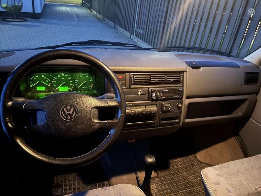 Zils Volkswagen Caravelle 1997 Šauļi, ar dzinēja tilpumu 2.50 L un nobraukumu 430 tūkst. km par 3700 €, foto 6 vietnē AUTOMOTO.COM.LV