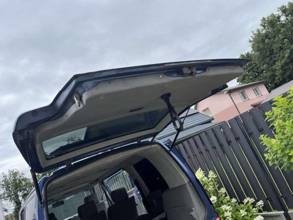 Zils Volkswagen Caravelle 1997 Šauļi, ar dzinēja tilpumu 2.50 L un nobraukumu 430 tūkst. km par 3700 €, foto 10 vietnē AUTOMOTO.COM.LV