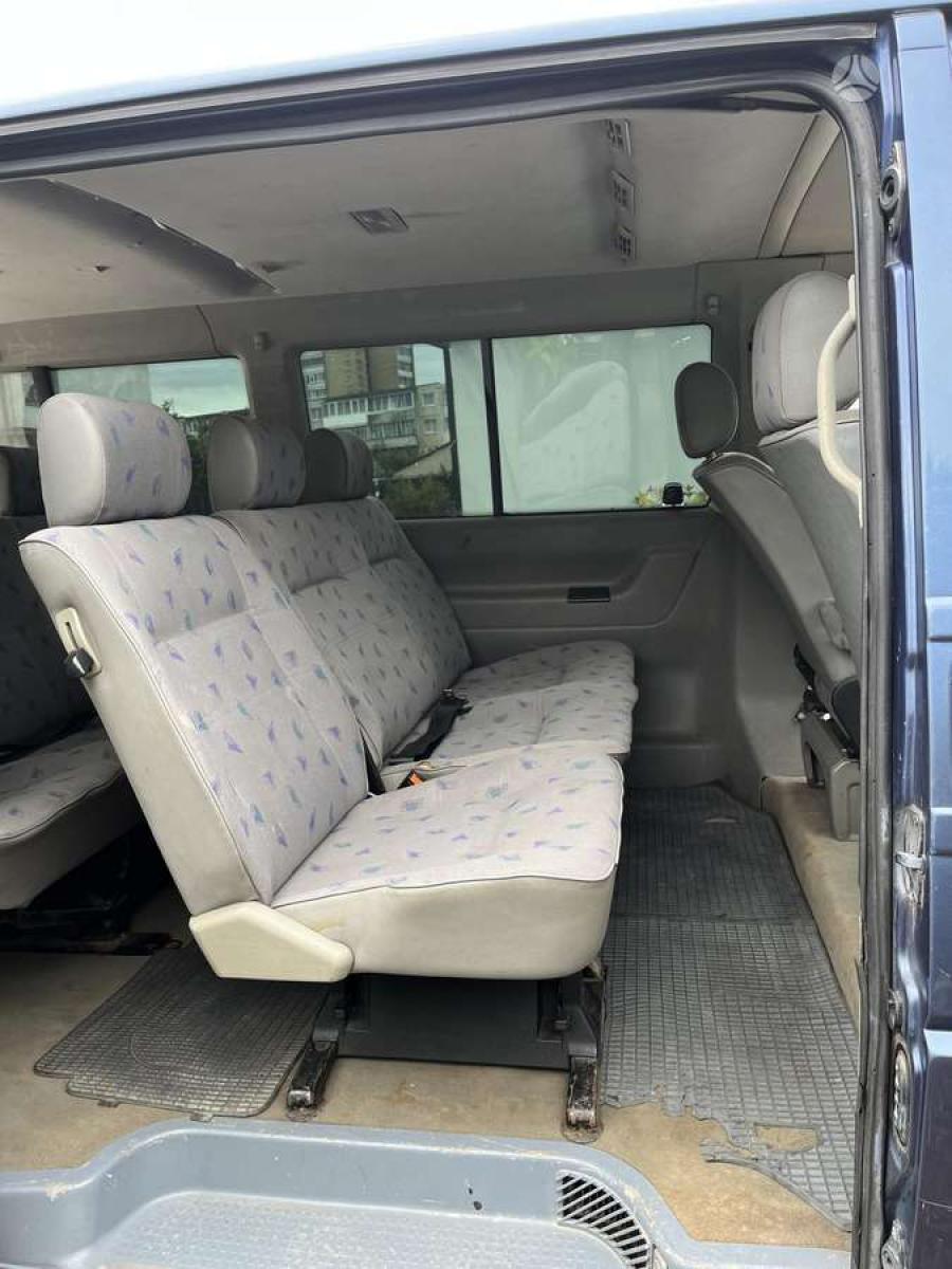 Zils Volkswagen Caravelle 1997 Šauļi, ar dzinēja tilpumu 2.50 L un nobraukumu 430 tūkst. km par 3700 €, foto 12 vietnē AUTOMOTO.COM.LV