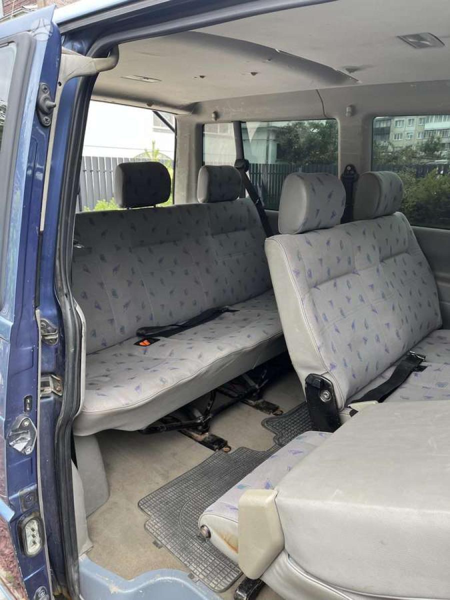 Zils Volkswagen Caravelle 1997 Šauļi, ar dzinēja tilpumu 2.50 L un nobraukumu 430 tūkst. km par 3700 €, foto 14 vietnē AUTOMOTO.COM.LV