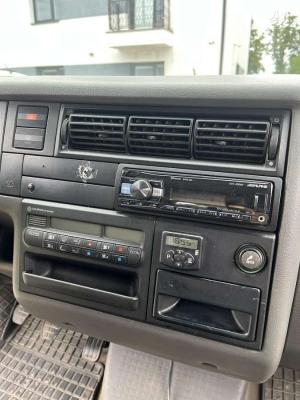 Zils Volkswagen Caravelle 1997 Šauļi, ar dzinēja tilpumu 2.50 L un nobraukumu 430 tūkst. km par 3700 €, foto 16 vietnē AUTOMOTO.COM.LV