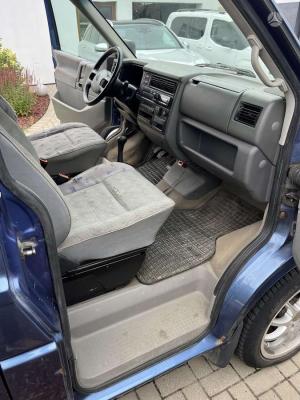 Zils Volkswagen Caravelle 1997 Šauļi, ar dzinēja tilpumu 2.50 L un nobraukumu 430 tūkst. km par 3700 €, foto 20 vietnē AUTOMOTO.COM.LV