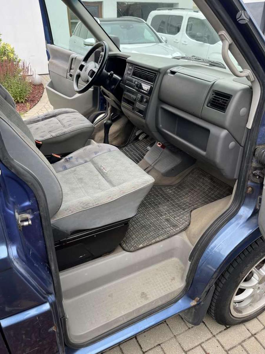 Zils Volkswagen Caravelle 1997 Šauļi, ar dzinēja tilpumu 2.50 L un nobraukumu 430 tūkst. km par 3700 €, foto 20 vietnē AUTOMOTO.COM.LV