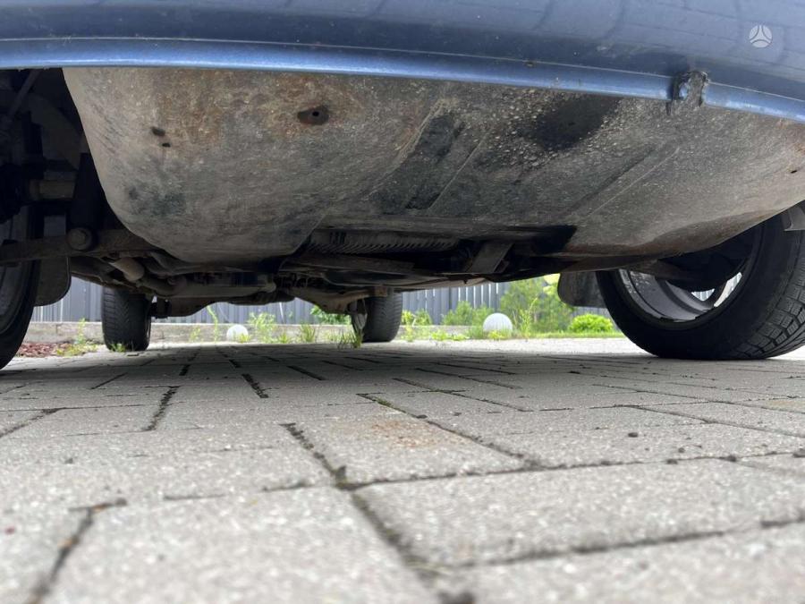 Zils Volkswagen Caravelle 1997 Šauļi, ar dzinēja tilpumu 2.50 L un nobraukumu 430 tūkst. km par 3700 €, foto 24 vietnē AUTOMOTO.COM.LV