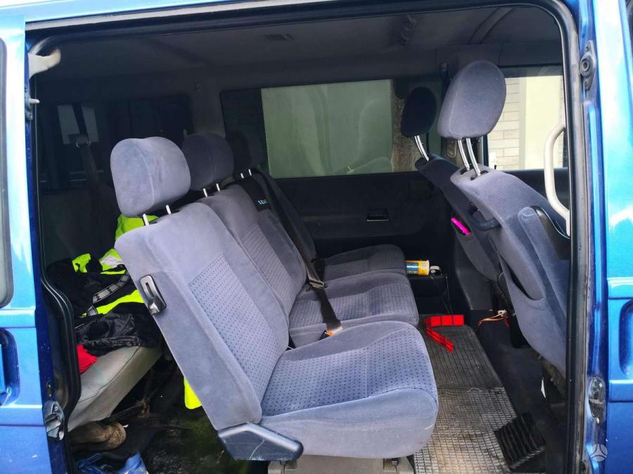 Zils Volkswagen Caravelle 1999 Kauņa, ar dzinēja tilpumu 2.50 L un nobraukumu 383 tūkst. km par 5000 €, foto 5 vietnē AUTOMOTO.COM.LV