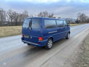 Blue Volkswagen Caravelle 2002 in Panevezys, with an engine capacity of 2.50 L and mileage of 287 thousand km for 4600 €, photo 5 on AUTOMOTO.COM.LV