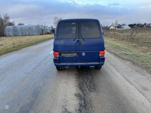 Blue Volkswagen Caravelle 2002 in Panevezys, with an engine capacity of 2.50 L and mileage of 287 thousand km for 4600 €, photo 6 on AUTOMOTO.COM.LV