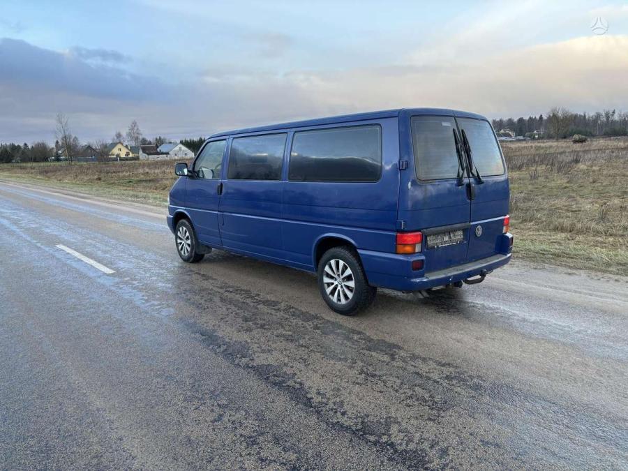 Blue Volkswagen Caravelle 2002 in Panevezys, with an engine capacity of 2.50 L and mileage of 287 thousand km for 4600 €, photo 7 on AUTOMOTO.COM.LV