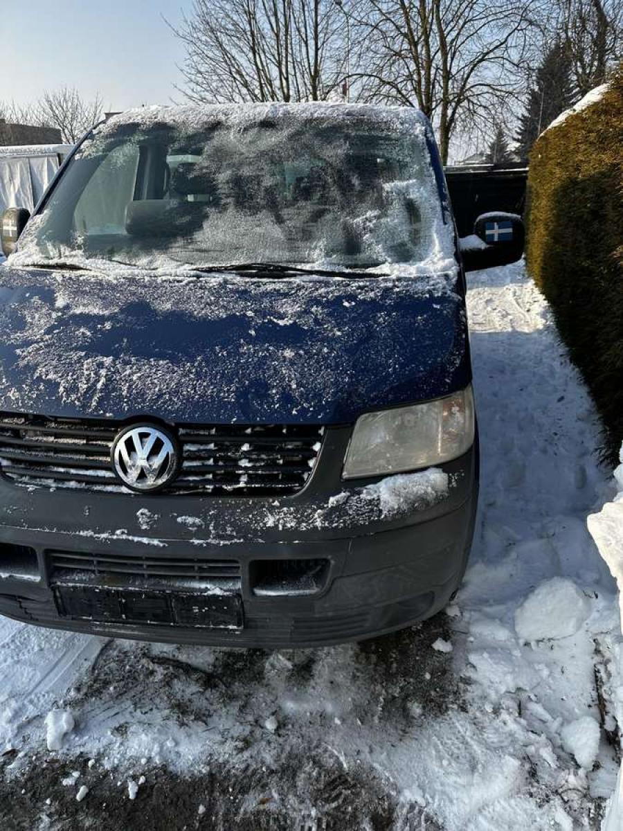 Zils Volkswagen Caravelle 2006 Tauragė, ar dzinēja tilpumu 2.00 L un nobraukumu 285 tūkst. km par 4750 €, foto 2 vietnē AUTOMOTO.COM.LV